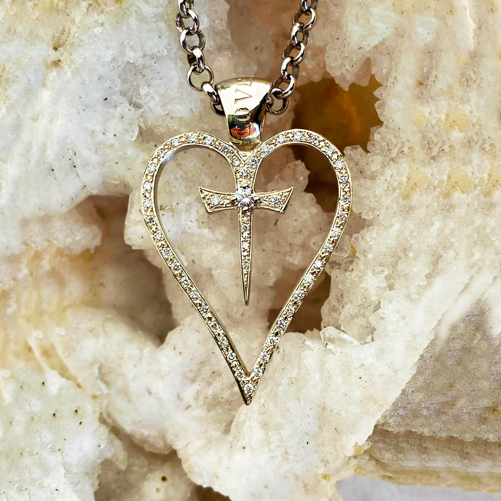 LOVE & HATRED | Insignia Diamond Large